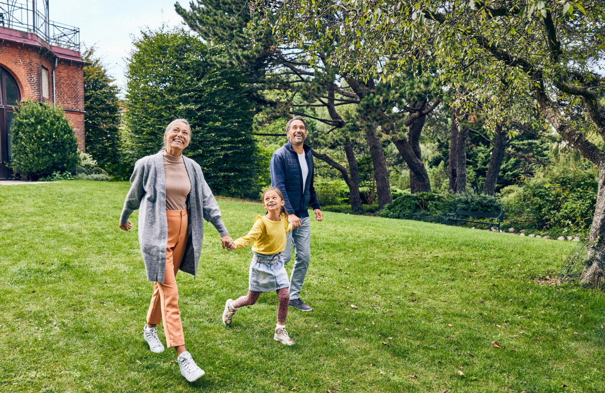 Navigating Career Progression Paths: From Entry-Level to Leadership